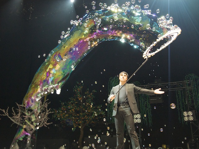 World's Greatest Bubble Artist