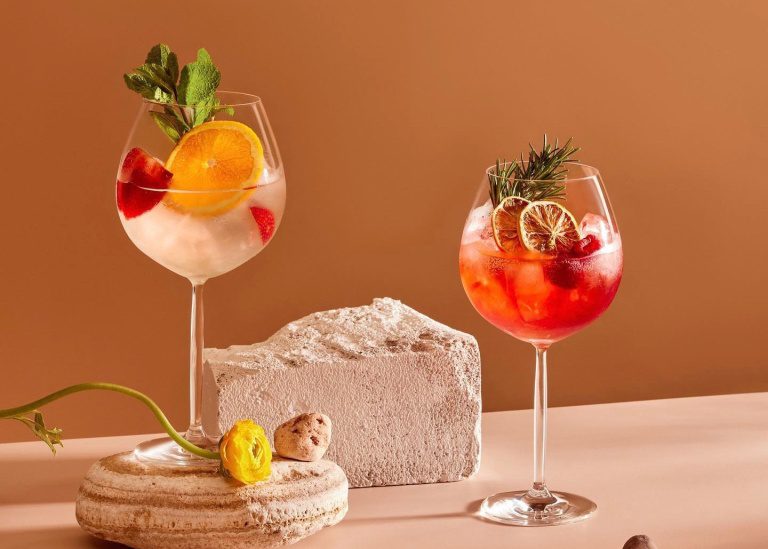 7 bars and restaurants for free-flow alcohol in Singapore | Honeycombers