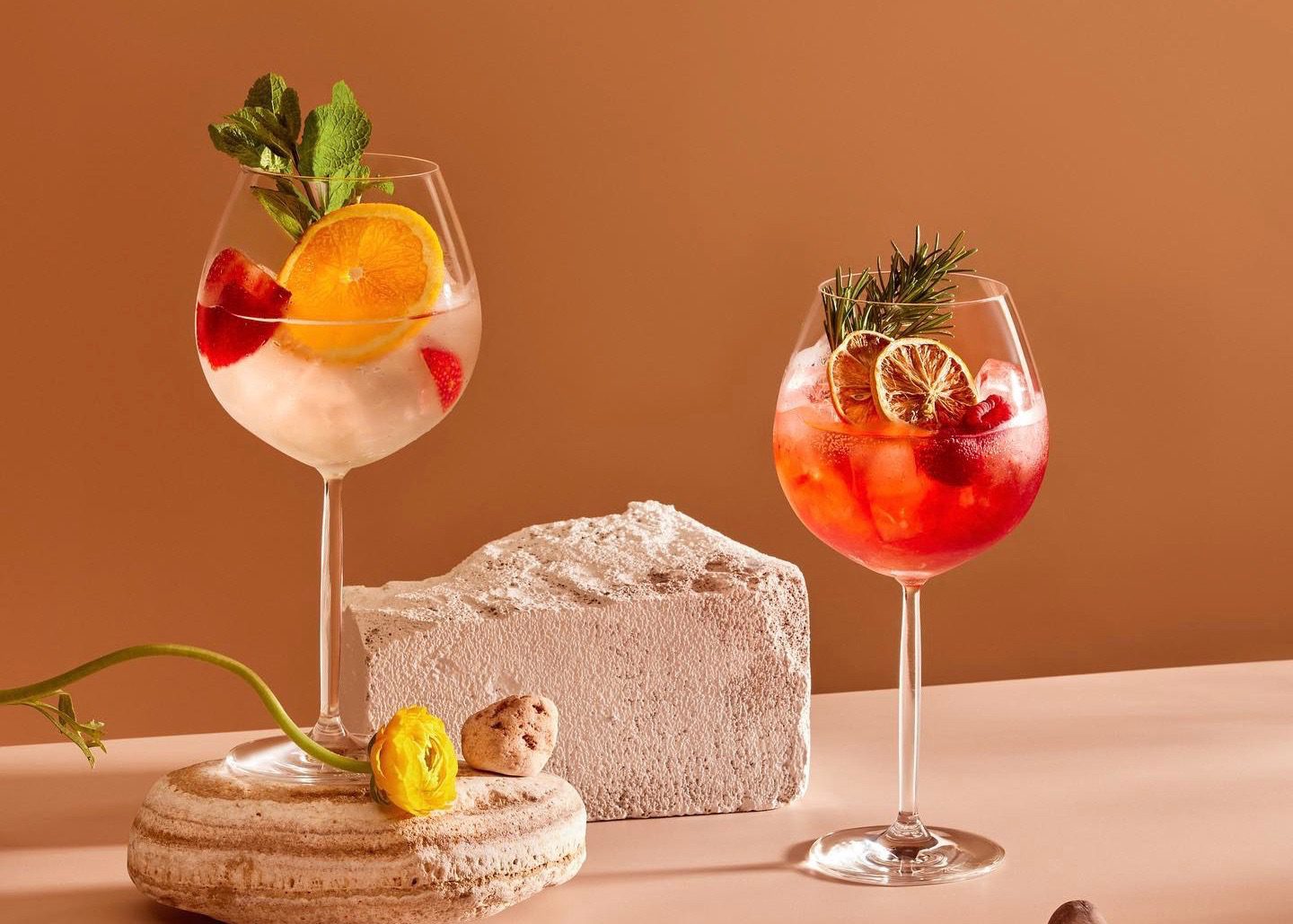 7 bars and restaurants for free-flow alcohol in Singapore | Honeycombers