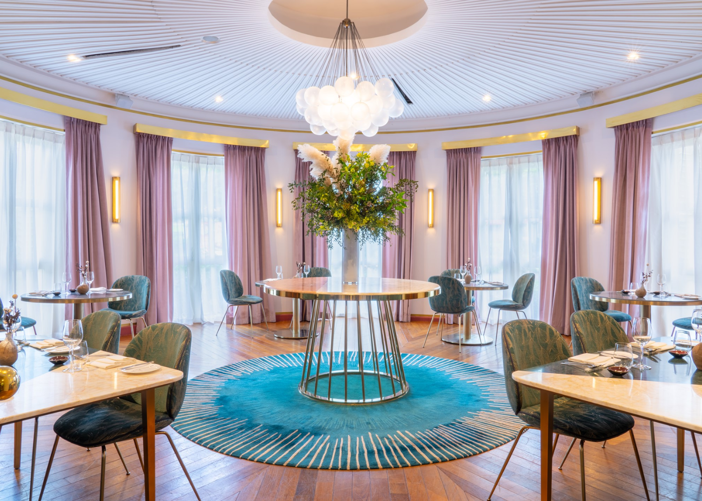 Set Dinner Menus in Singapore For Business Meetings and Dates