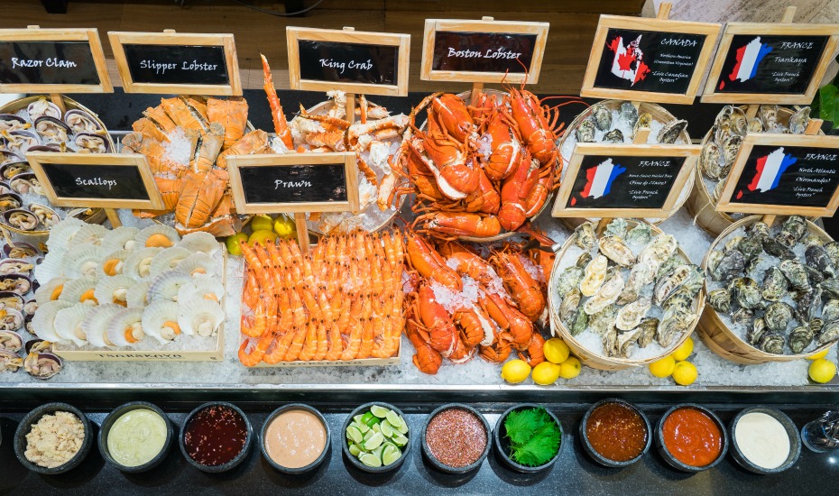 Toast to free-flow gin and tonic at this boozy brunch buffet