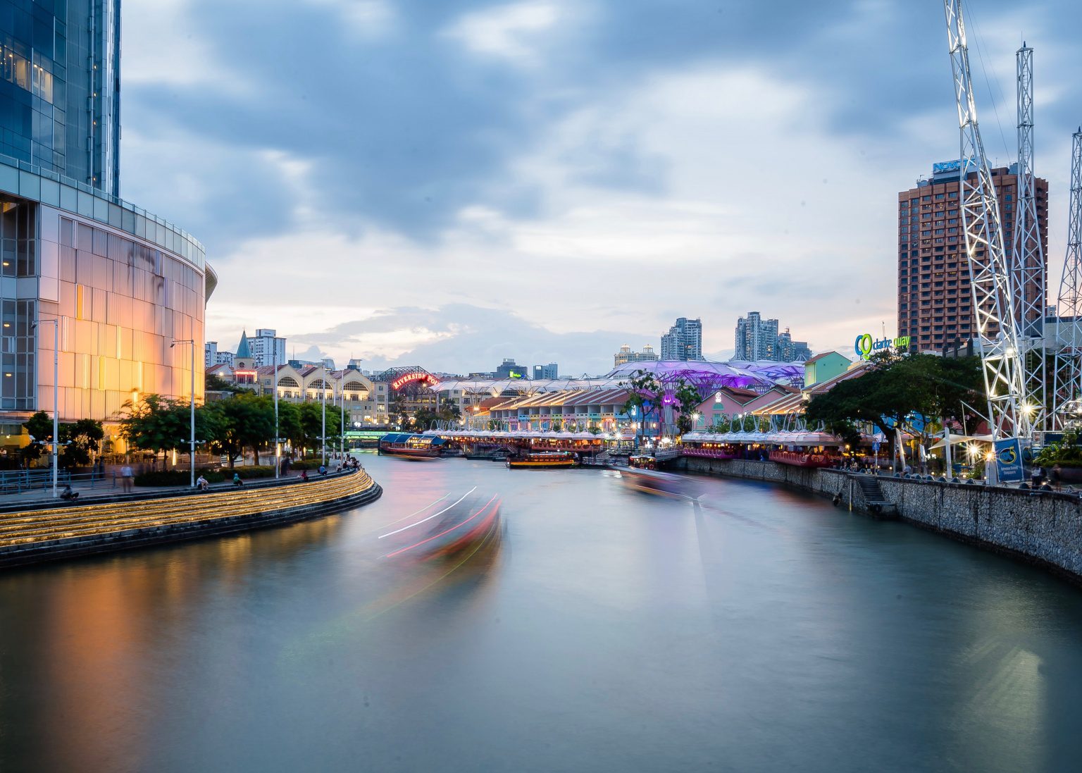 Clarke Quay Food Guide: Best Restaurants & Bars Along The River