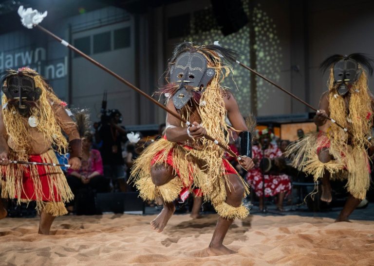 Bucket list goals: Fun indigenous experiences in Australia | Honeycombers