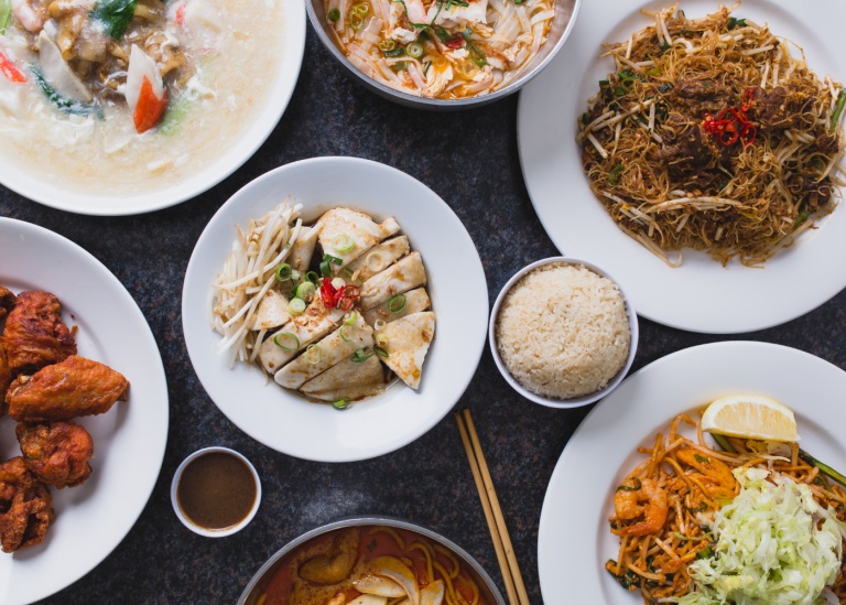 Local Food in Singapore: Iconic Dishes, Snacks & Sweet Treats