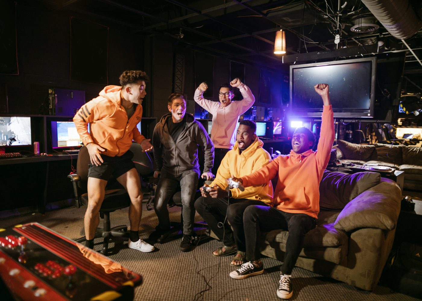 Male friendships: Time to break down the stereotypes | Honeycombers