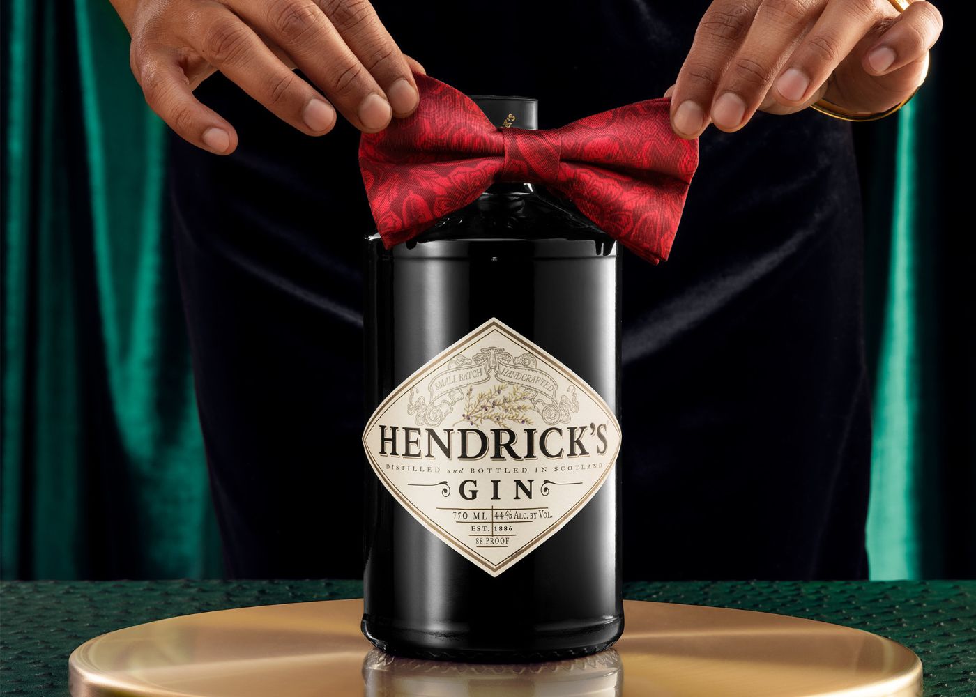 Clink to Christmas: 3 festive gift ideas for gin lovers | Honeycombers
