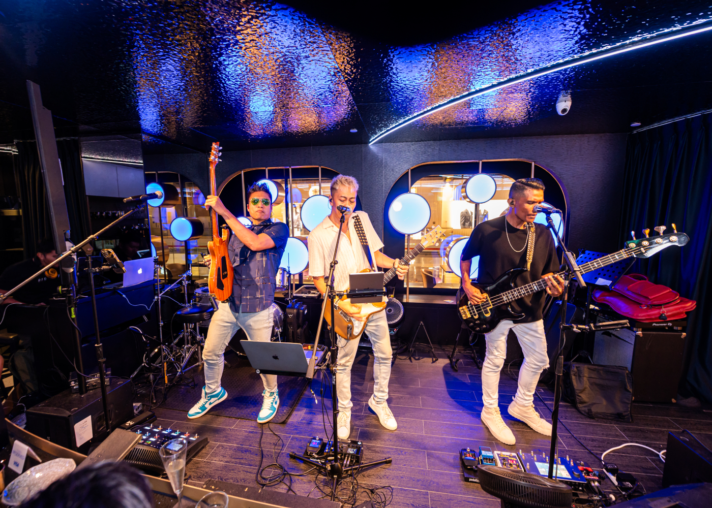 Where To Catch Live Music In Singapore: 18 Best Bars