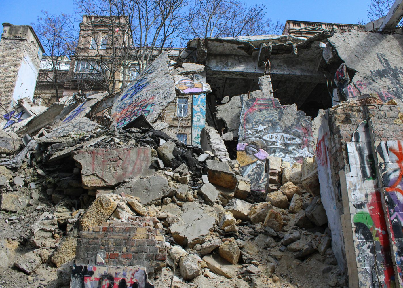 What to do when a disaster strikes while you’re overseas | Honeycombers