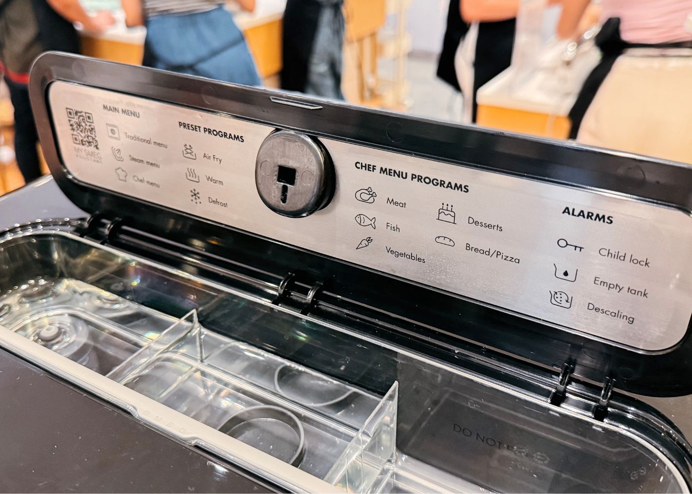 Smeg’s New Oven Does it all: Convection, Steam, Air Fry and more