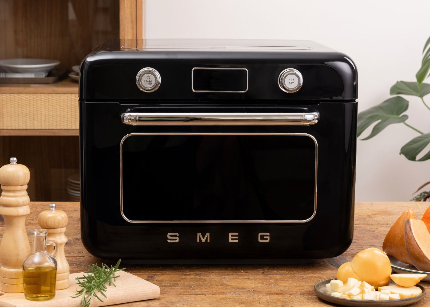 Smeg’s New Oven Does it all: Convection, Steam, Air Fry and more