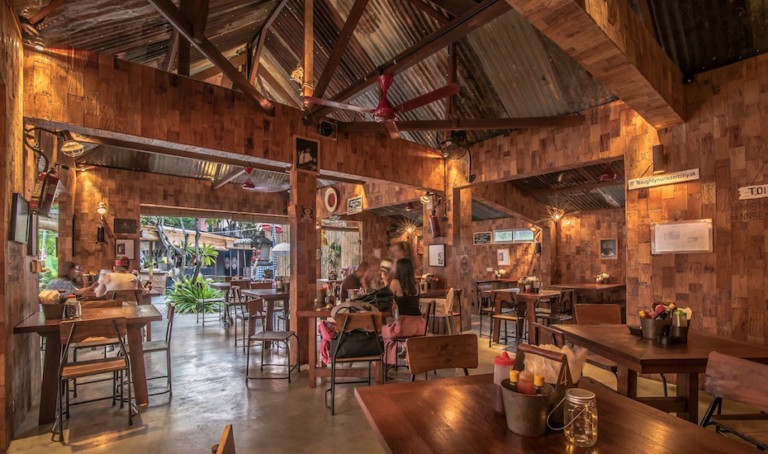 Ribs in Bali: Pig out in Seminyak at the REAL Naughty Nuri’s Warung for ...