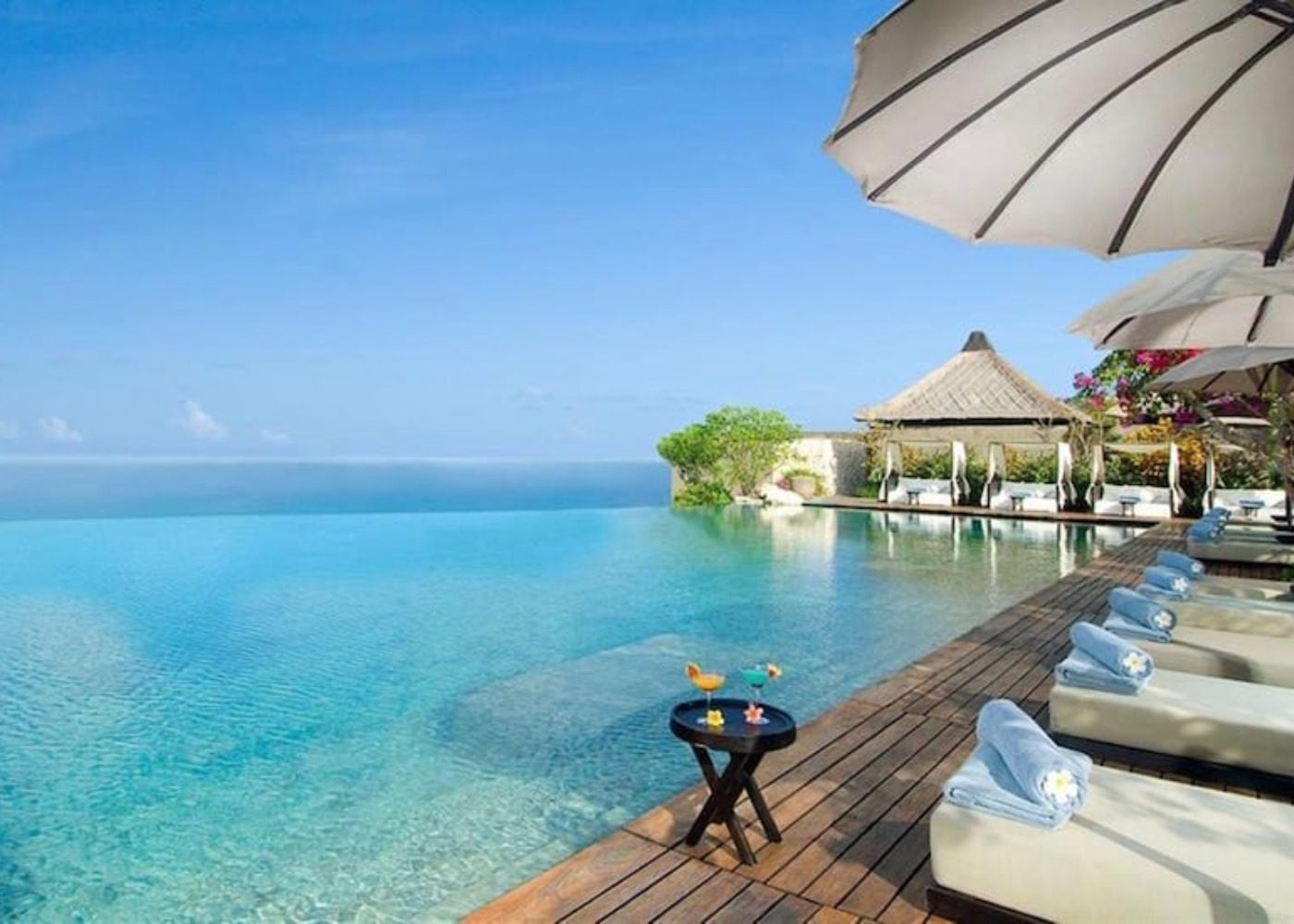 33 infinity pool di Bali yang terbaik | Honeycombers Bali