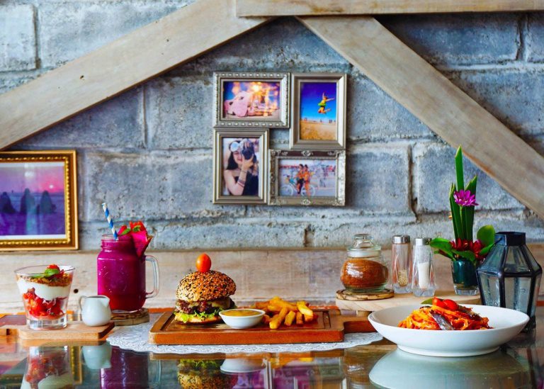 18 Rekomendasi tempat makan di Kuta Bali | Honeycombers Bali