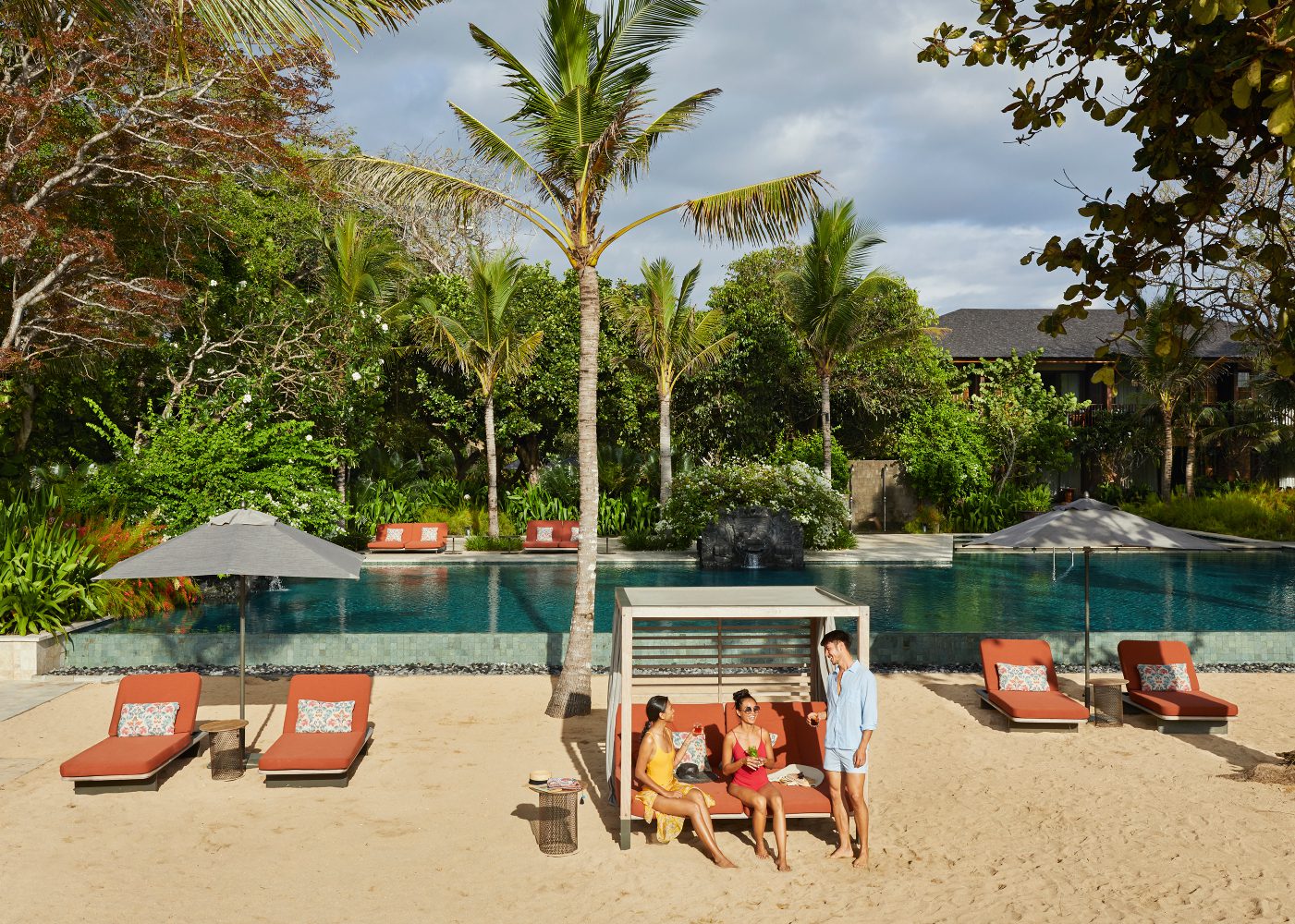 7 BEST beachfront hotels in Bali (with ocean views!)