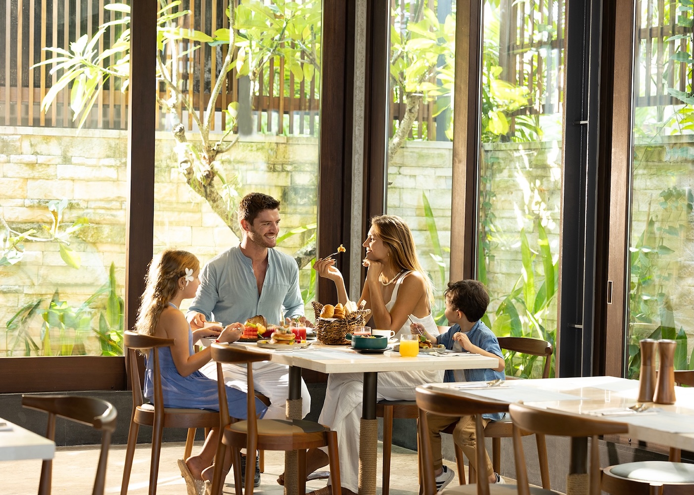 We LOVE these 10 family-friendly restaurants in Canggu, Bali