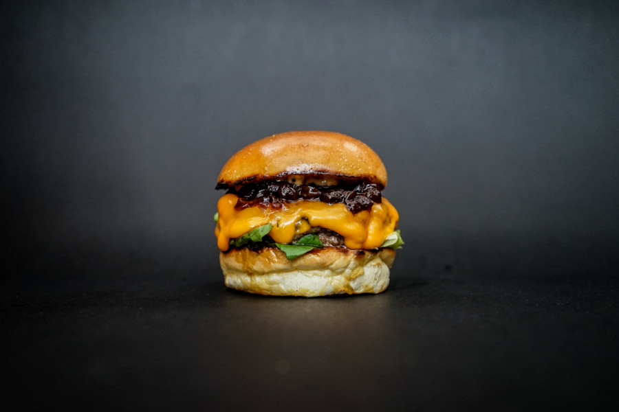 We want free burgers and cocktails, and we know you do too - Three Buns