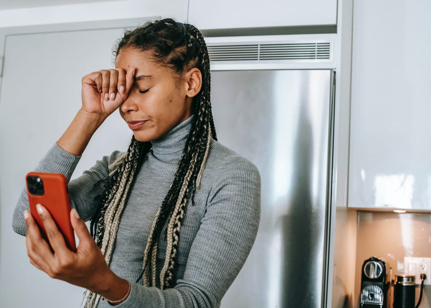 Phone anxiety: Is answering phone calls difficult for you? | Honeycombers