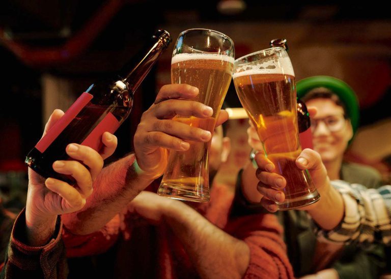 Dive bars in Wan Chai: cocktails that keep us happy | Honeycombers