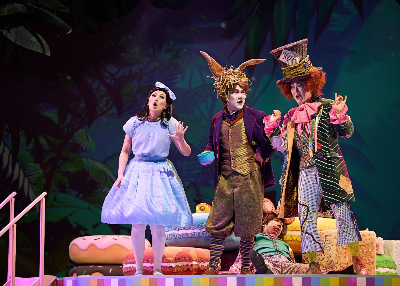 Meet Vivian Yau, an opera singer in Hong Kong | Honeycombers