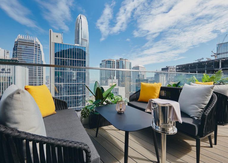 Rooftop bars in Hong Kong with absolutely stunning views | Honeycombers