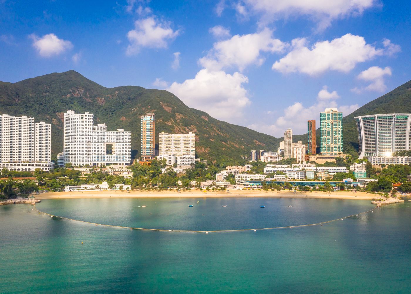The ultimate Repulse Bay Guide: Discover sand, shops, and more!