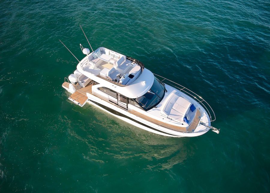 Yacht charter in Hong Kong: Best boat rental services | Honeycombers